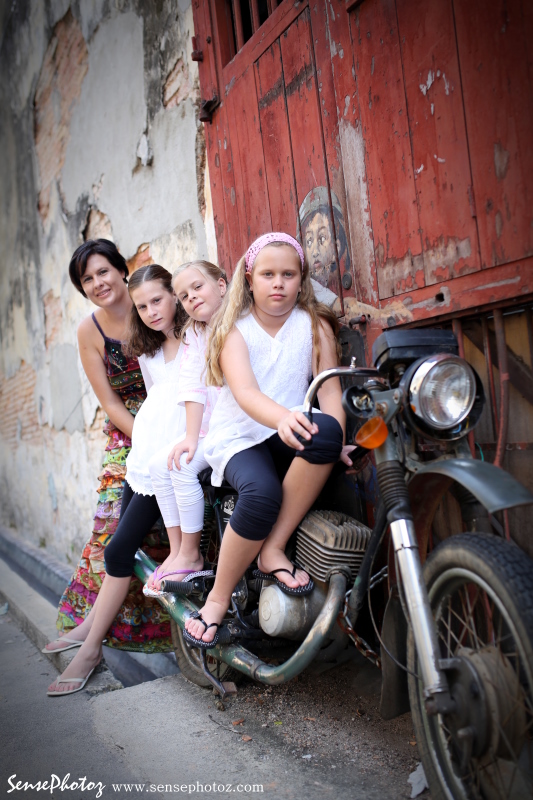 Allison Smith Family Street Portrait » SensePhotoz